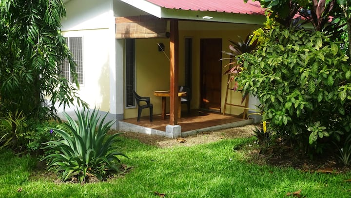Acacia's Cottages 2 Air Con - Mambajao