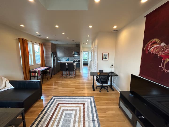 Bright Cool 1br W/ Option To Park - Jersey City, NJ