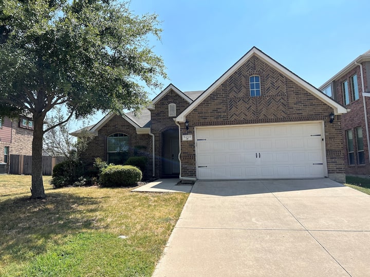 Charming Suburban Home - McKinney, TX