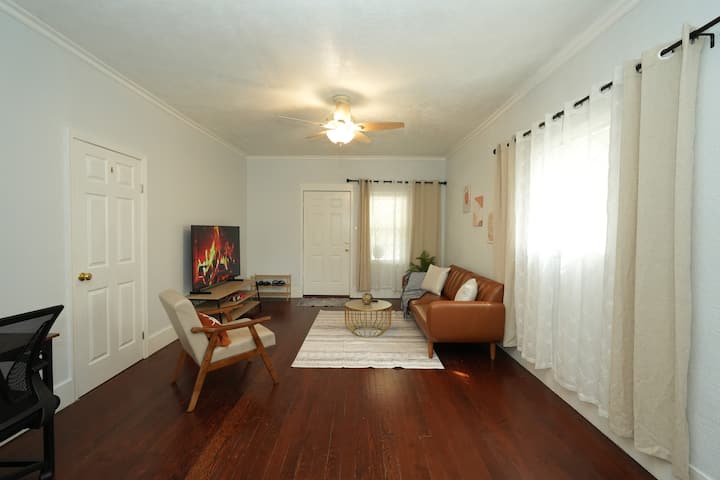 Midtown Sacramento Retreat - Sacramento, CA