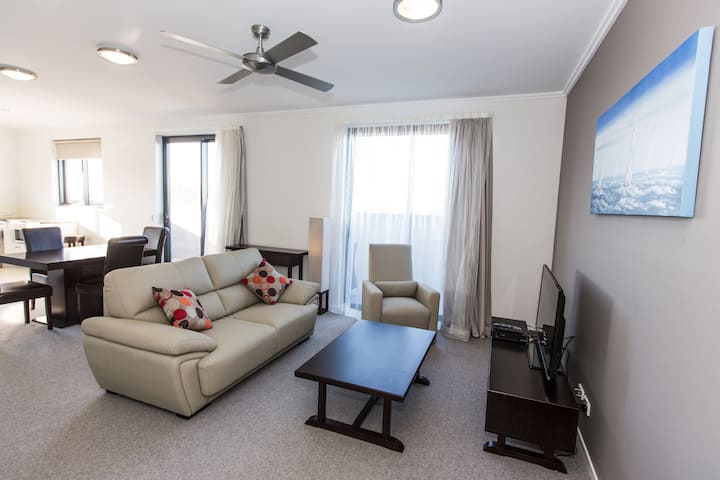 Gladstone Central Plaza Two Bedroom Apartment - 글래드스턴 센트럴