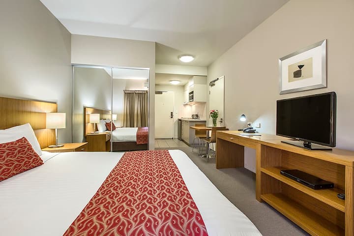 Gladstone Downtown Central Hotel Studio Apartment - Gladstone