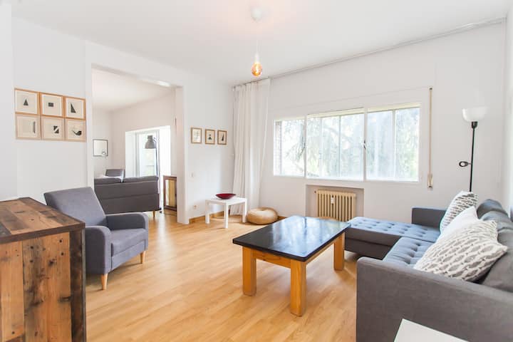 Luxury In Castellana: 300m2, 10pax, 5br, 3ba, Luz! - Alcobendas
