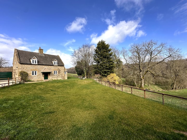 Stunning Estate Cottage - Broadway