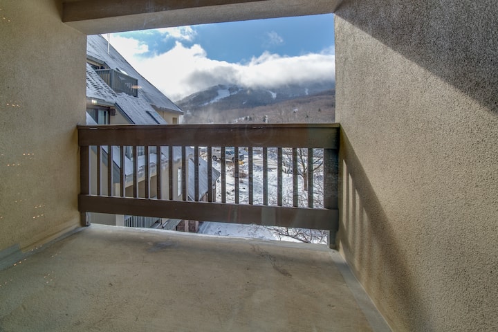 Lg Renovated Mtn View • Shuttle • Hot Tub • Xbox - Killington, VT