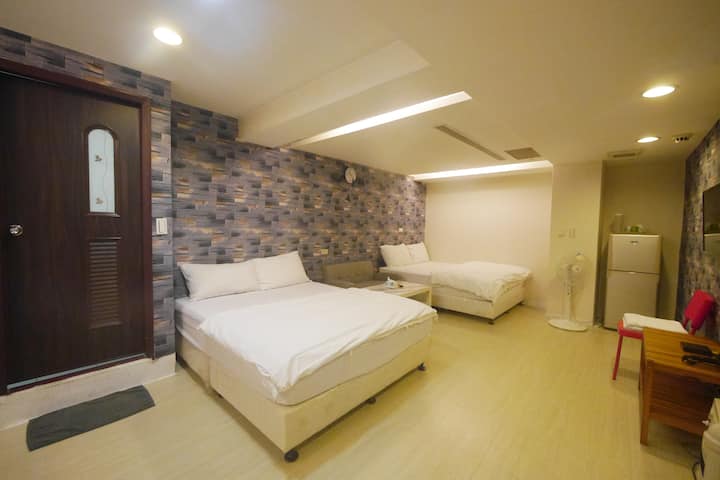 台北西門町~悠閒渡假屋!(電梯/4張雙人床&2張單人床~禁菸) - Taipei