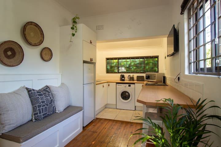 Cesars Cottage: Charming Sea Point Hideaway - Cape Town