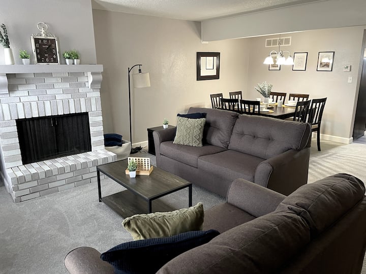 Traditional Updatedtownhome Sleeps12 4sleep Spaces - Kansas City, MO