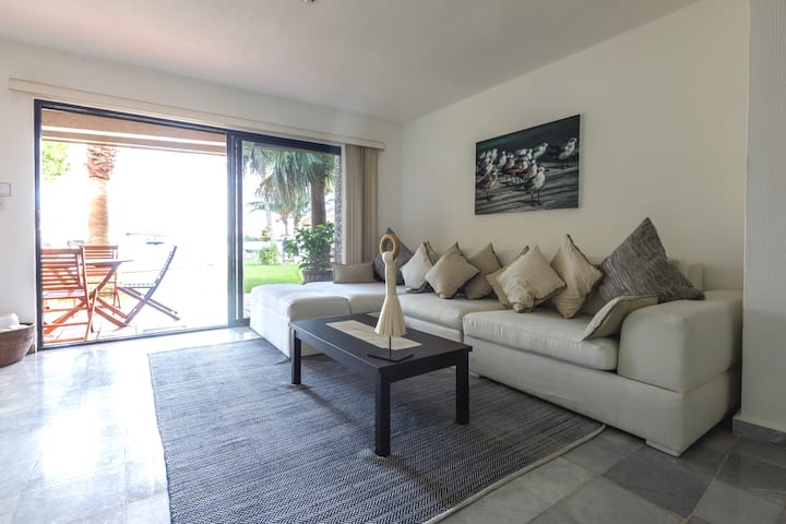 Exclusive Lagoon Front Villa - Cancún