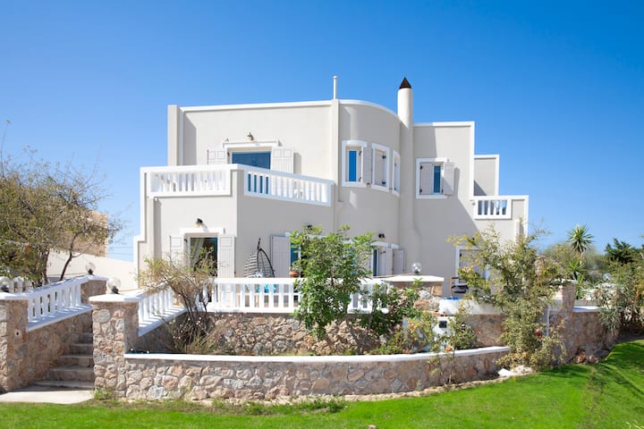 Selenophile Villa With Private Pool - Santorini