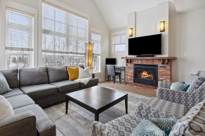 Spectacular Chalet Steps To Blue Mtn - Collingwood