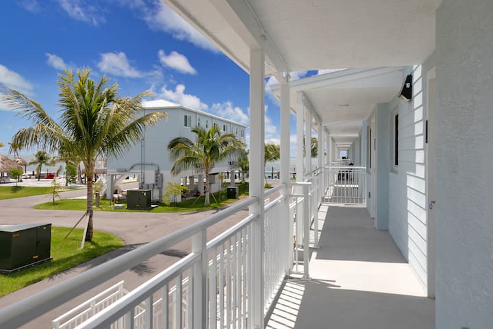 Steps To The Ocean & Heated Pool - Marathon, FL
