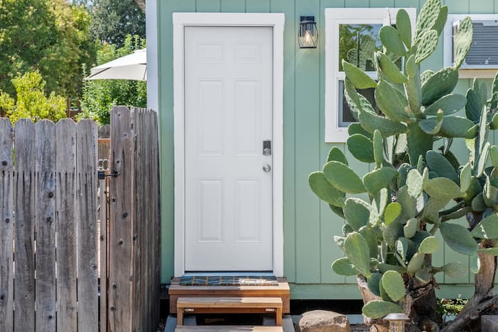 Napa Studio Cottage - Napa Valley, CA