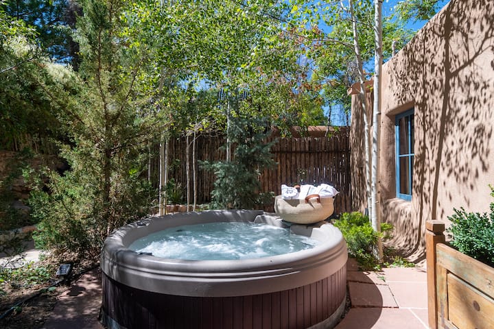 Canyon Road Luxury Adobe Retreat: Hot Tub+fire - Santa Fe, NM
