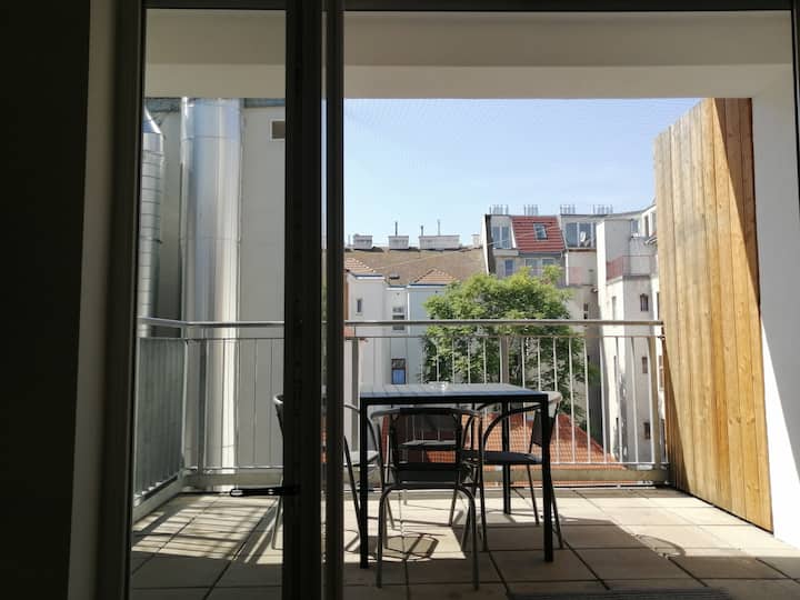 Roof Terrace & Subway Nearby (Near Reumannplatz) - Viena