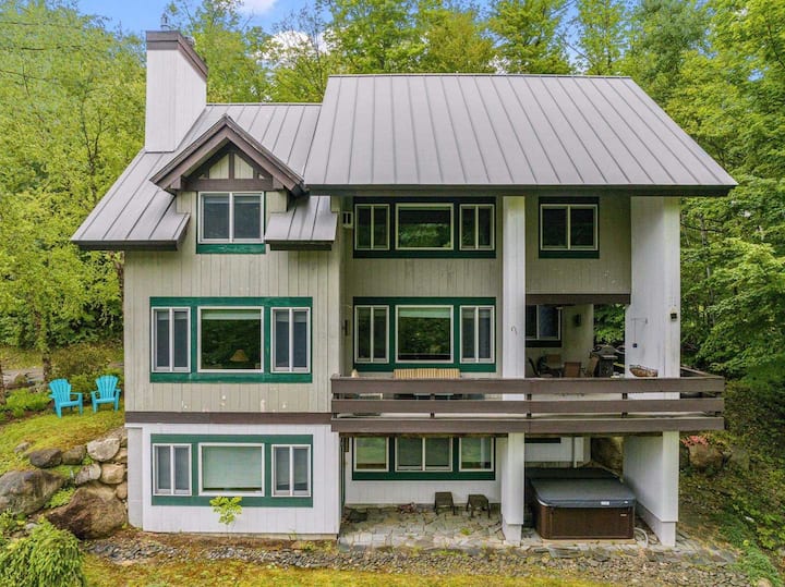 Gavia Chalet | Hot Tub | Slope Views | Ice Castles - New Hampshire (State)
