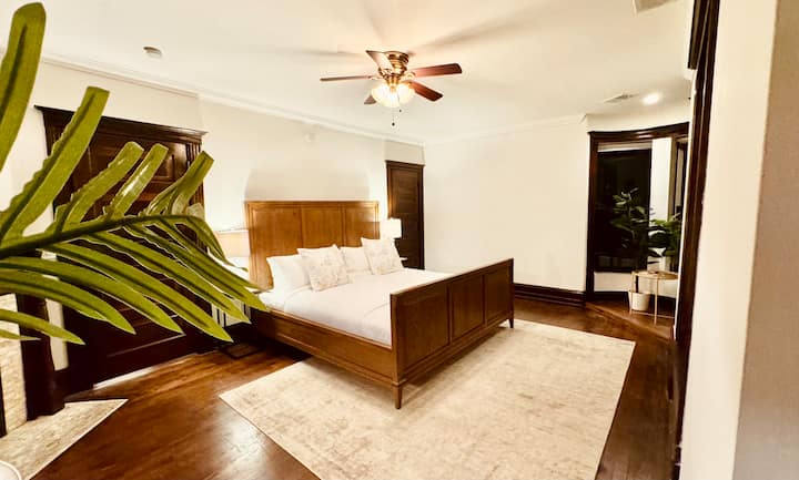 Detroit's Gem - 2 King Beds - In Midtown! - Detroit, MI