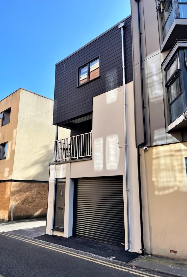 Beautiful Home With Parking & Ping Pong Table! - 布里斯托爾