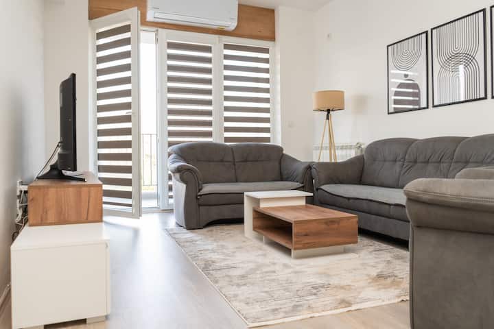 Spacious  Apartment With Free Parking - Macedonia del Nord