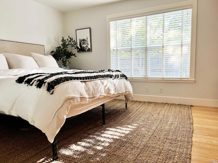 Charming Home In Downtown - Healdsburg, CA