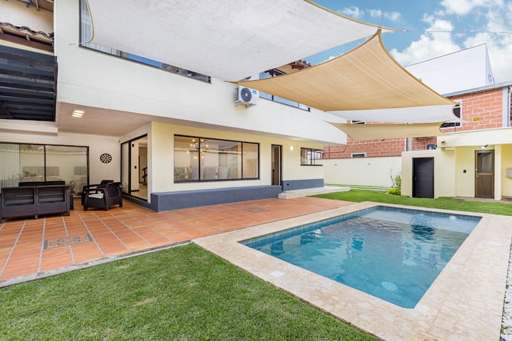 Lujosa Villa En El Poblado Con Piscina Privada! - Medellín, Colombia