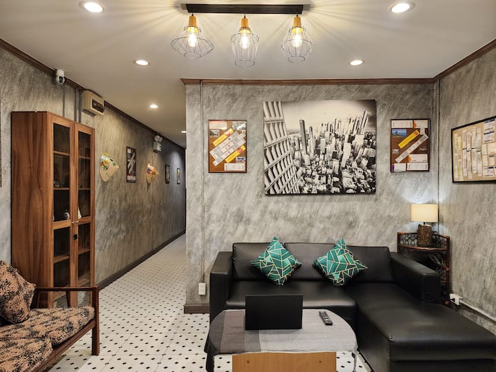 The Travellers House - Pet Friendly Accommodation - Bangkok
