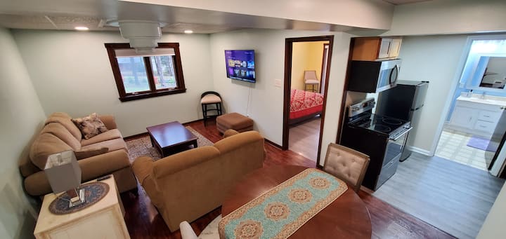 Private 1br Apt: Raleigh-separate Entry & Parking - Raleigh, NC