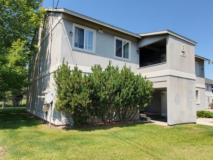 Kalispell Furnished 3 Bedroom 2 Bathroom B2 Condo - Kalispell, MT