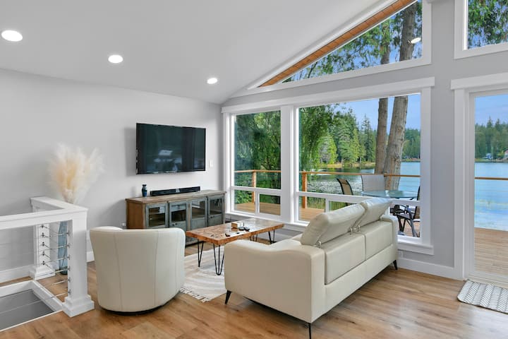 Gorgeous Lakefront Home W/dock - Poulsbo, WA