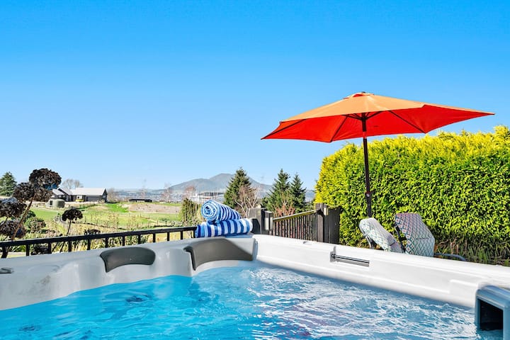 Mountviews - Spa Pool, Swimming Pool, Views - Taupo