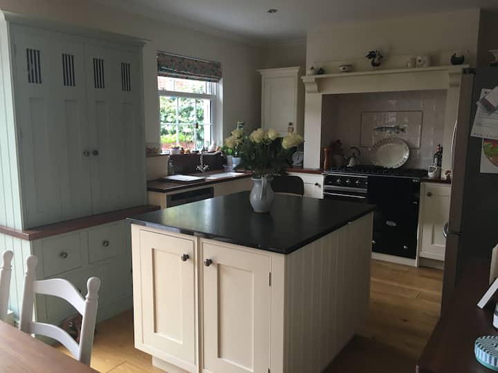 Double Room In Charming Cottage (Single Avail Too) - Slough