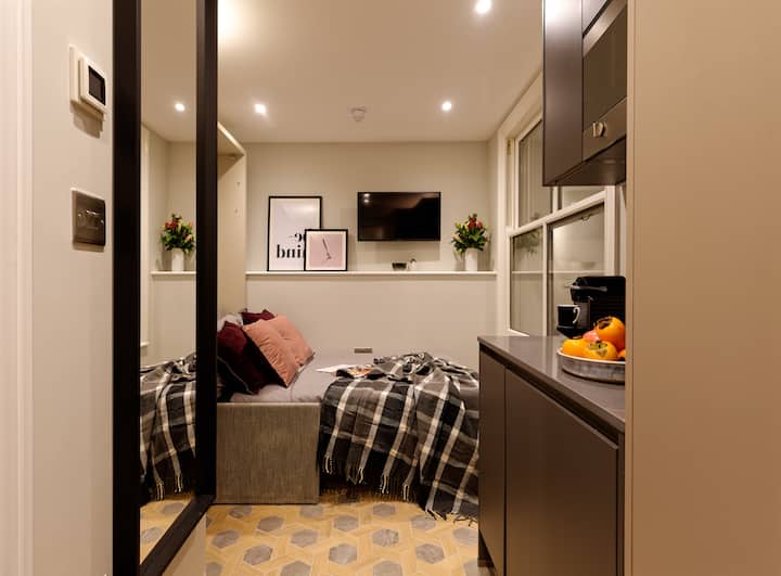 Cosy Micro Studio In Prime Area -Basement Floor - London