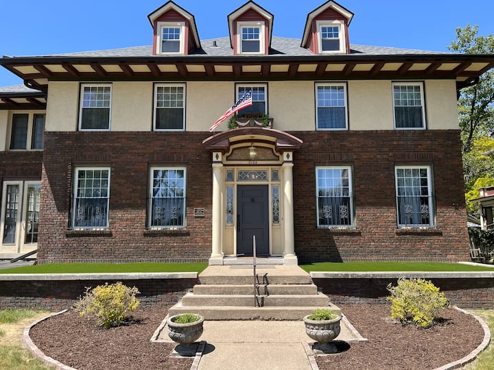 The Historic E.p. Adler House - Davenport, IA