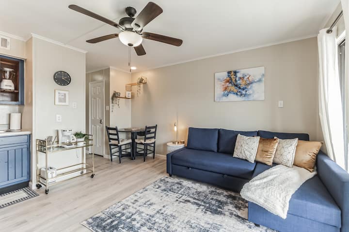 Captains Quarters Beachside Condo - Corpus Christi, TX