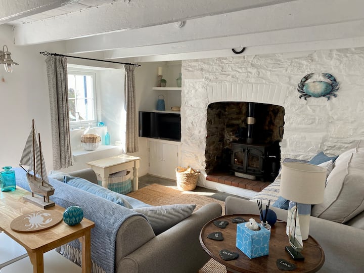 Honeysuckle Cottage: Idyllic Stone Cottage Nr Looe - Looe