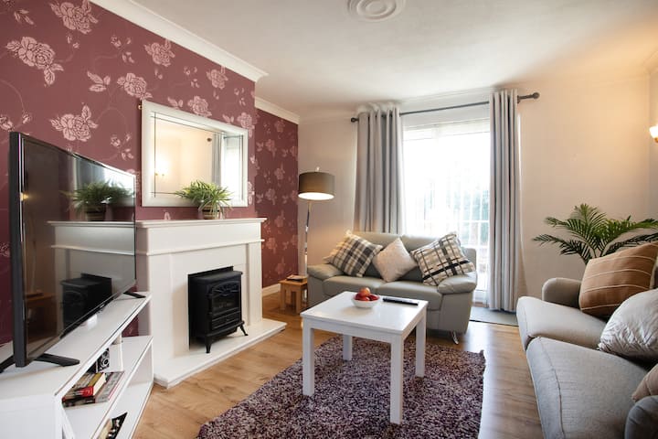 Rawmarsh House, Contractors/family, Driveway, 3br - Rotherham