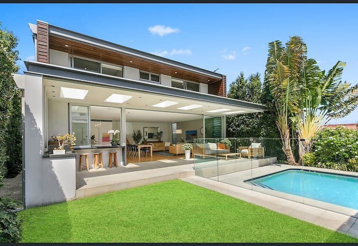 North Bondi Poolside ~4 Bedrooms ~Pool ~ Parking - ボンダイ・ビーチ