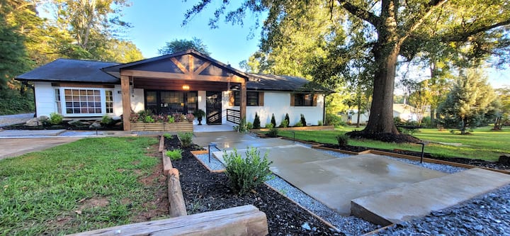 Modern Wooded Retreat - Travelers Rest, SC