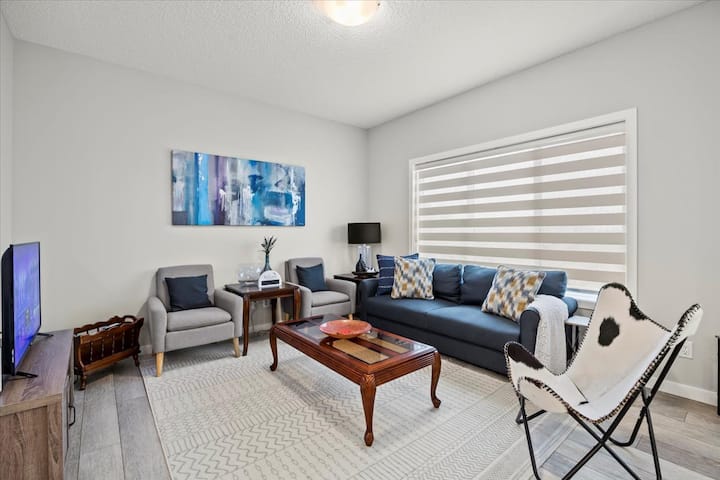 Beautiful Modern House In Cochrane - Cochrane