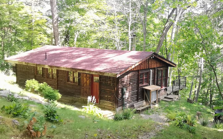 Charming Waterfront Cottage @Serene Natural Beauty - Renfrew