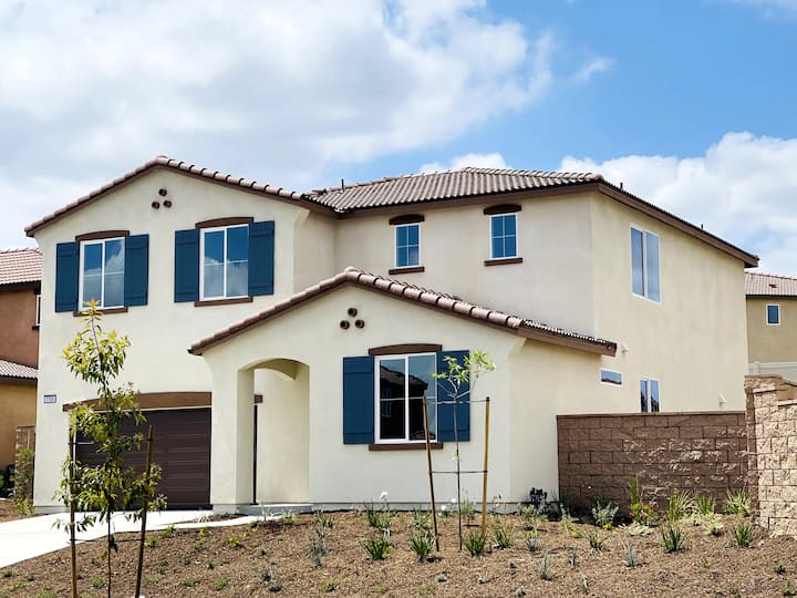 Luxurious Newly Built 4 Bedroom House In Riverside - Jurupa Valley, CA