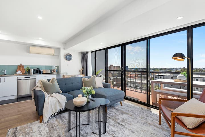 City Chic: Elegant 2br Apartment - Bassendean