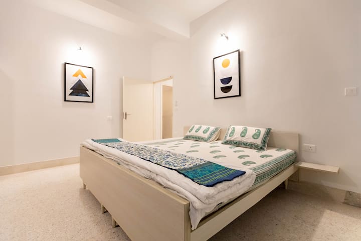 King 1 Bhk Studio On Lansdowne - Sealdah Railway Station