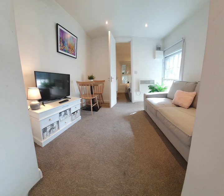 Charming And Cozy 1 Bed - Dún Laoghaire