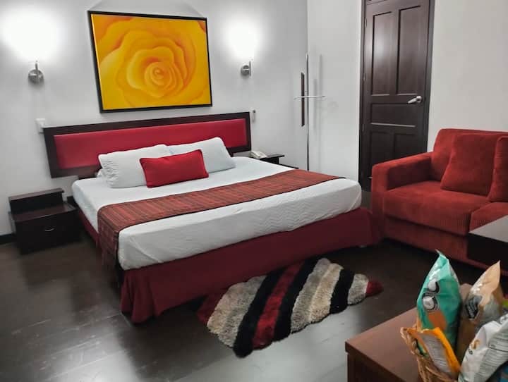 Super Habitación Para 5 Personas  En Hermoso Hotel - Cali