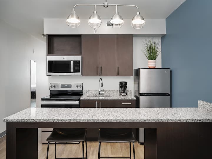 New 2 Queen Beds & Full Kitchen - Jackson, TN