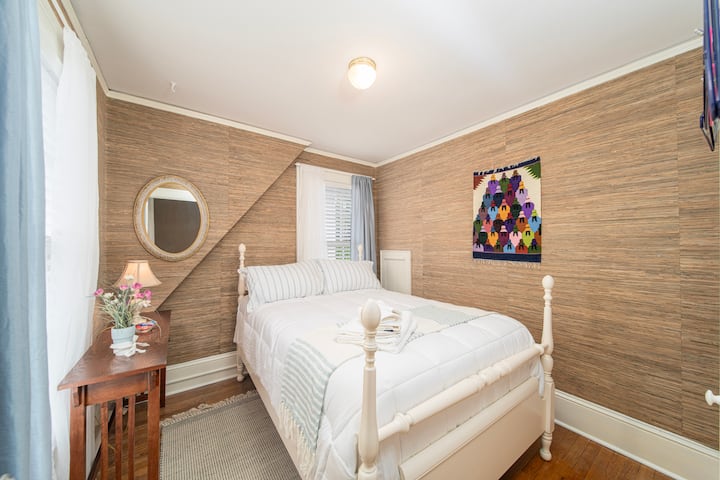 New Beautiful Salem Suite 4bd-self Checkin - Winston-Salem, NC