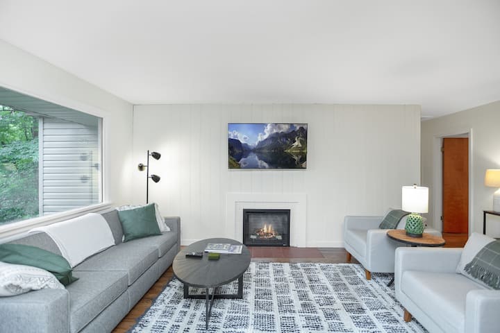 New To Market Less Than A Mile From Nd! Sleeps 11 - South Bend, IN