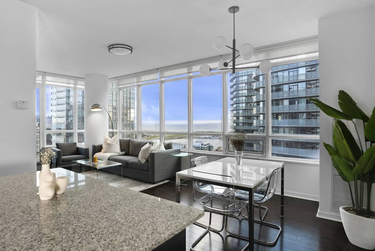 Toronto Beach Apartment Holiday Rentals - Canada | Airbnb