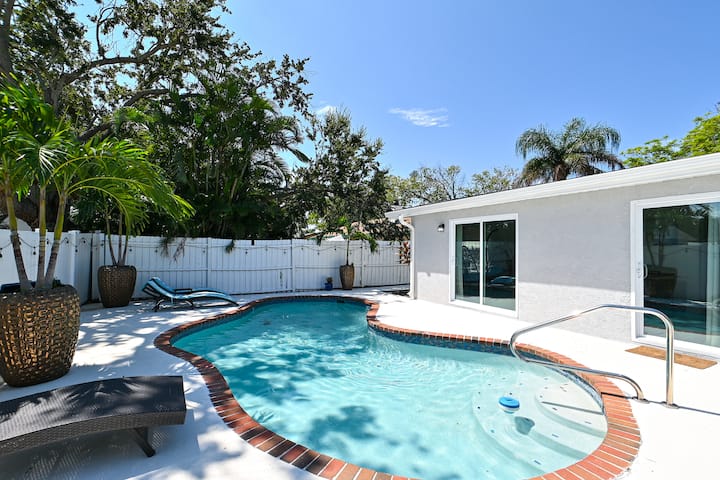 Heated Pool, Game Room, Bunk Beds, Close To Beach! - Bradenton, FL